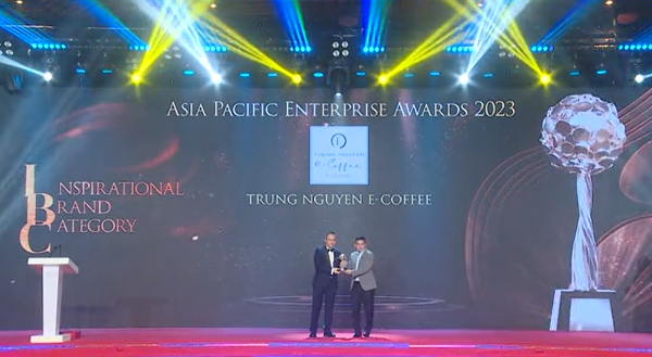 Ông Đặng Lê Nguyên Vũ bận tu, Trung Nguyên E-Coffe vẫn nhận giải ...
