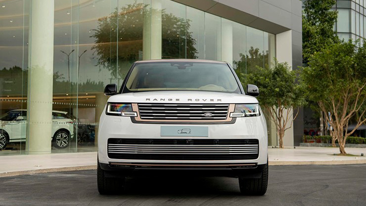 Range Rover SV có giá bán từ 16,8 tỷ đồng tại Việt Nam