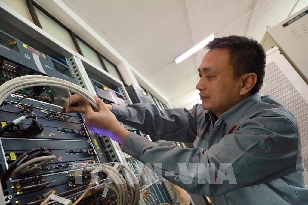 Duy trì “mạch máu” của ngành điện