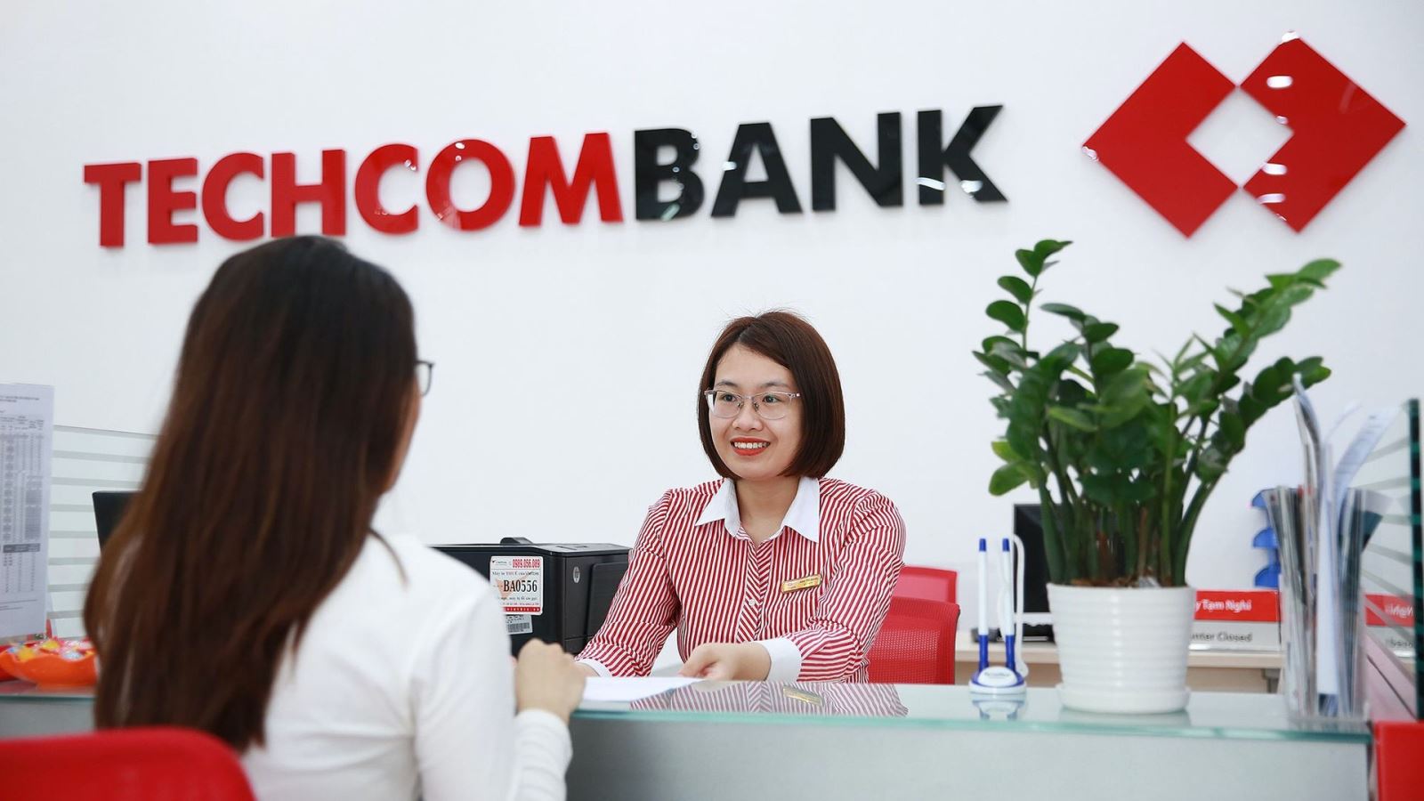 TCB: Cổ đông Techcombank chuẩn bị nhận cổ tức bằng tiền mặt tỷ lệ 15%