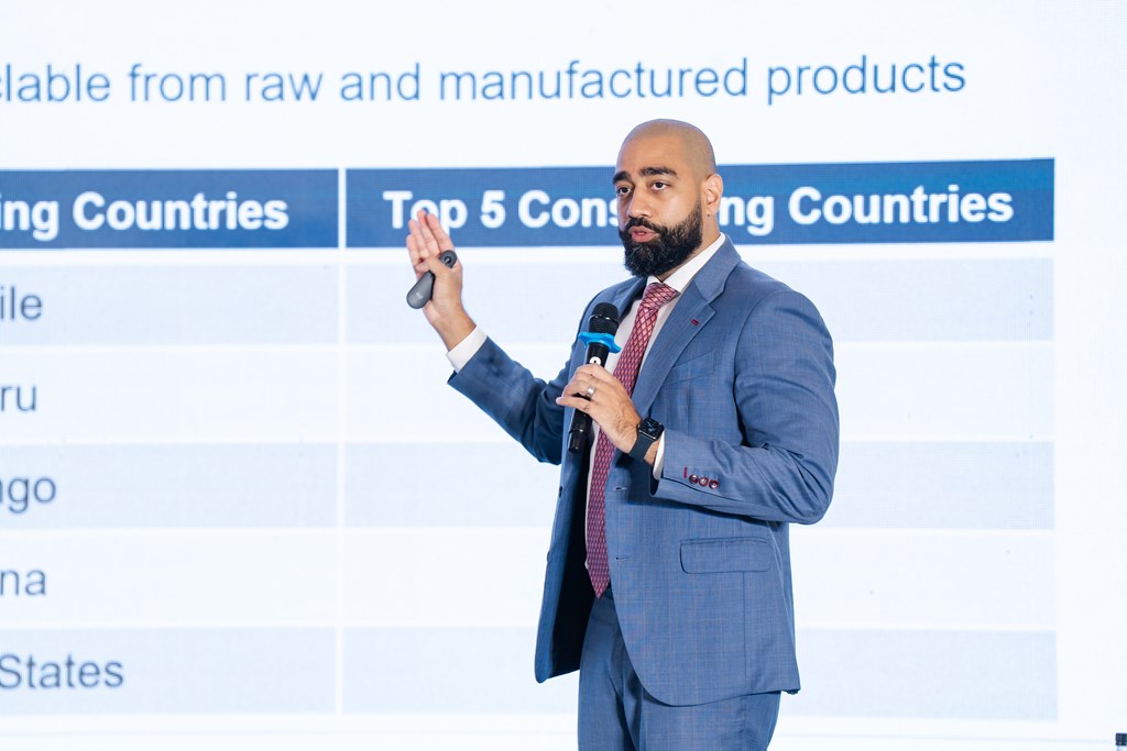 Phát triển thị trường giao dịch kim loại liên thông với thế giới