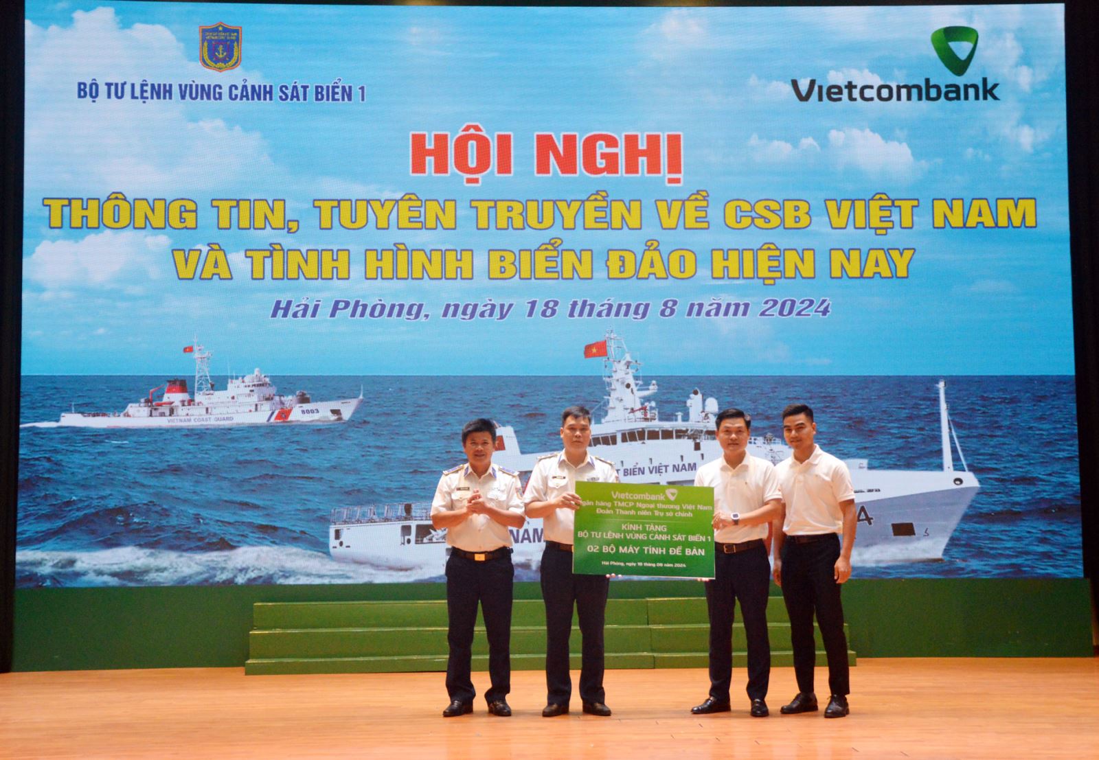Ngân hàng Vietcombank tham quan, học tập thực tế tại Bộ Tư lệnh Vùng Cảnh sát biển 1