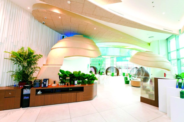 VPB: Khách hàng ấn tượng với chi nhánh Flagship của VPBank