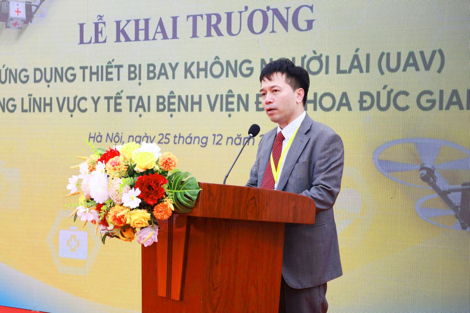 Việt Nam lần đầu tiên dùng UAV vận chuyển mẫu xét nghiệm y tế, sếp ...