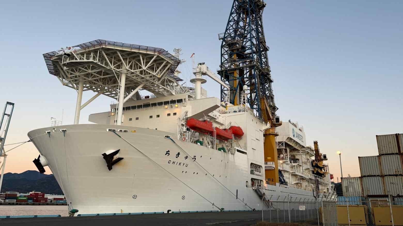 Giữa căng thẳng với Trung Quốc, Nhật Bản dong buồm ra khơi thực hiện ...