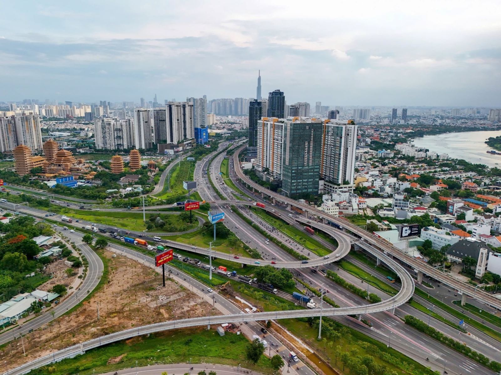 TP.HCM đối mặt 4 điểm nghẽn kìm hãm động lực tăng trưởng