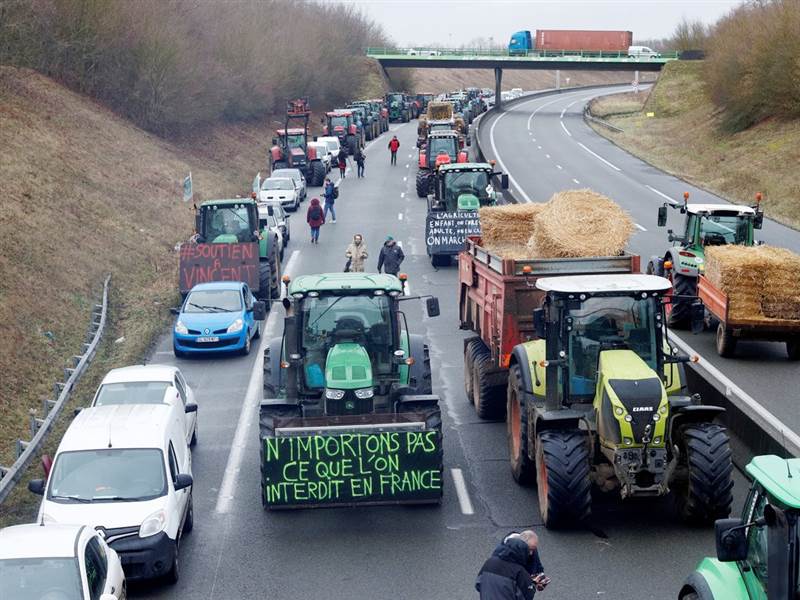 Nông dân Pháp chấm dứt phong tỏa sau động thái mới của chính phủ