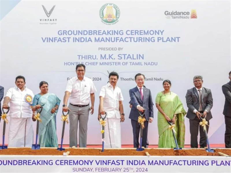 Tỷ phú Phạm Nhật Vượng trong 2 tháng "đổi ngôi" làm CEO VinFast: Mở ...