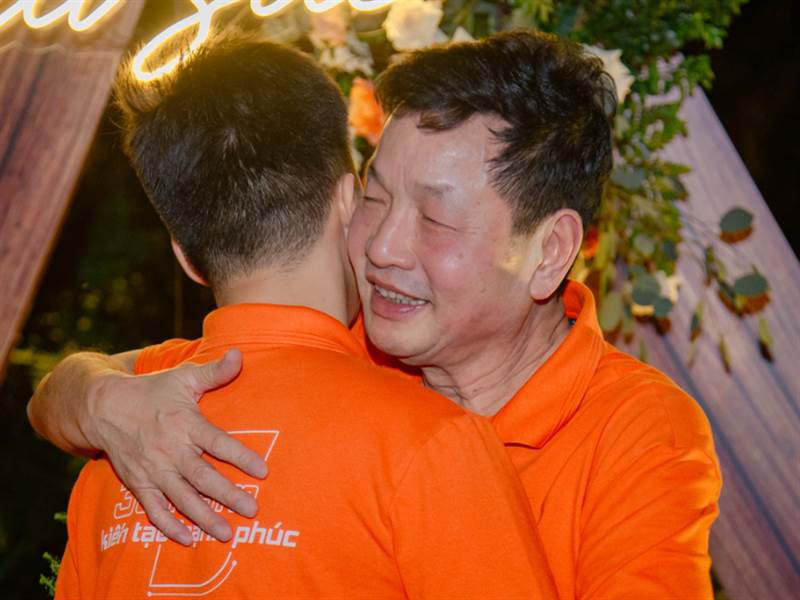 FPT: Cá nhân OKR xuất sắc FPT sum vầy tại tư gia Chủ tịch Trương Gia Bình