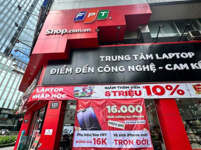 FPT Shop tặng 16.000 kính cường lực iPhone