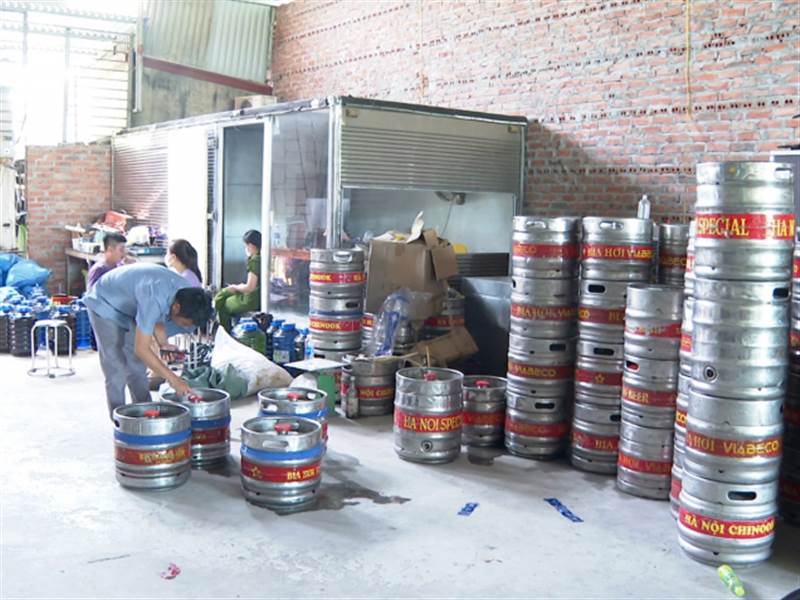 Mua bia hơi ở Thái Bình rồi đóng nắp giả nhãn bia Hà Nội