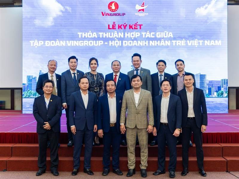 VIC: Ông Phạm Nhật Vượng gặp Hội Doanh nhân Trẻ Việt Nam, muốn cùng ...