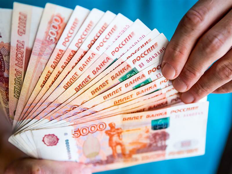 Nguyên nhân khiến đồng rúp Nga lao dốc so với USD?