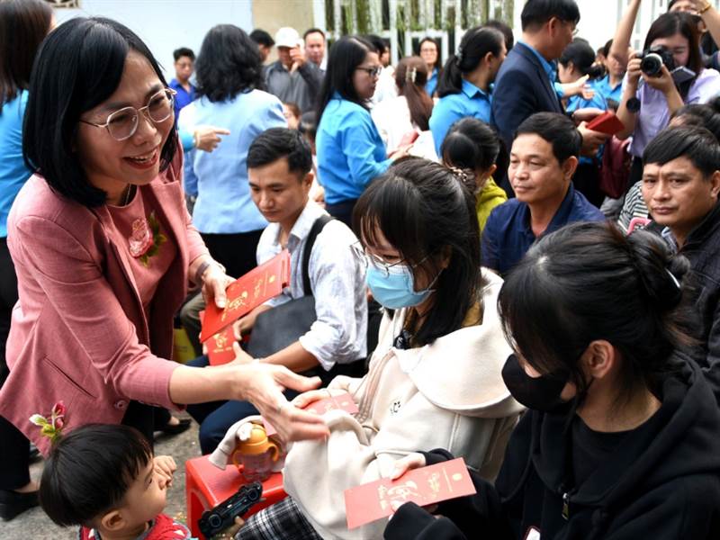 Doanh nghiệp ở Đồng Nai dành cả chục tỉ đồng lì xì cho công nhân quay ...