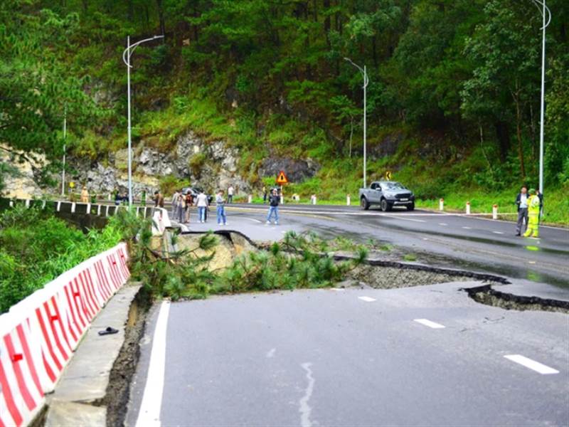 Đơn vị nào chịu trách nhiệm 'vá' vết nứt kéo dài trên đường đèo Prenn?