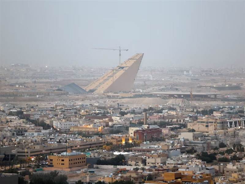 Saudi Arabia giảm mạnh lương thưởng cho nhân tài nước ngoài, ngân sách ...